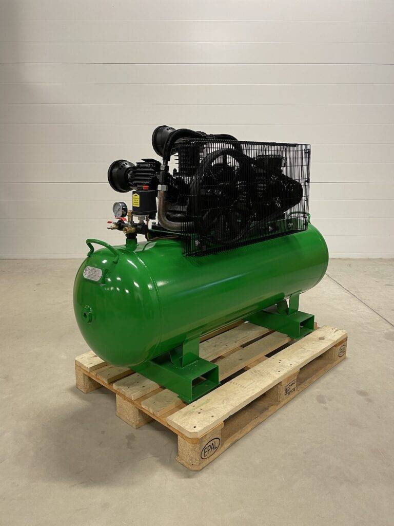 Kompressor EMAX 7,5 HK reimdrevet 3-fas – Moe & Co AS